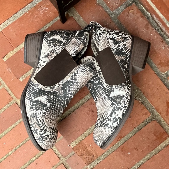 Pierre Dumas | Shoes | Pierre Dumas Tabby Faux Brown Snakeskin Print ...